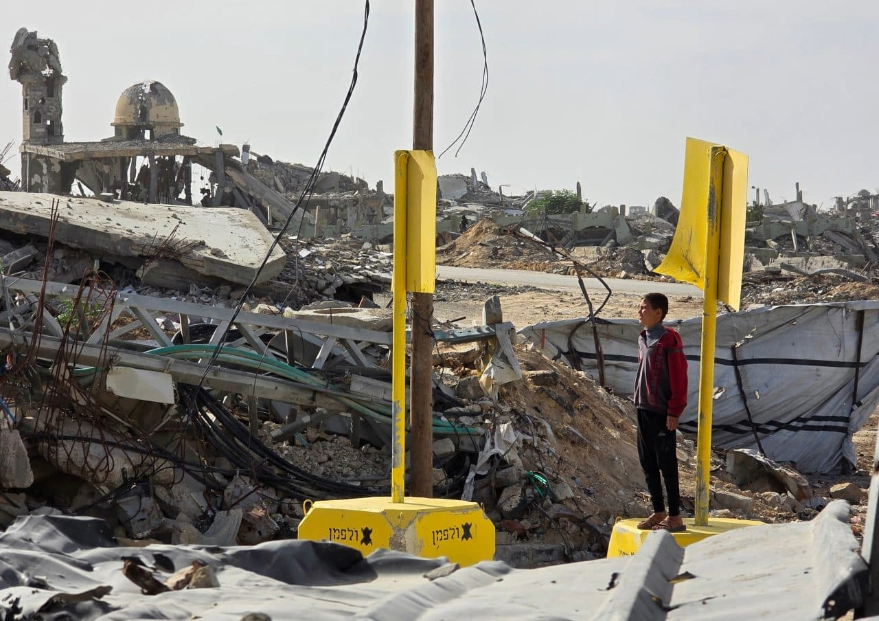 Gaza yellow line: Israeli tank fire and strikes reported